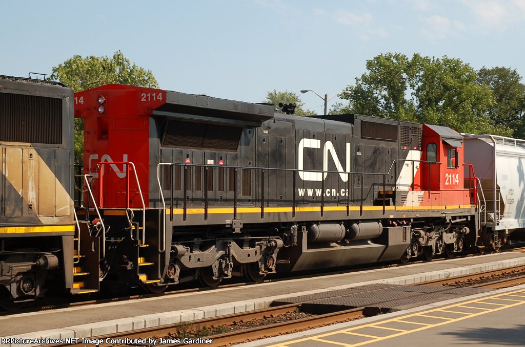 CN 2114